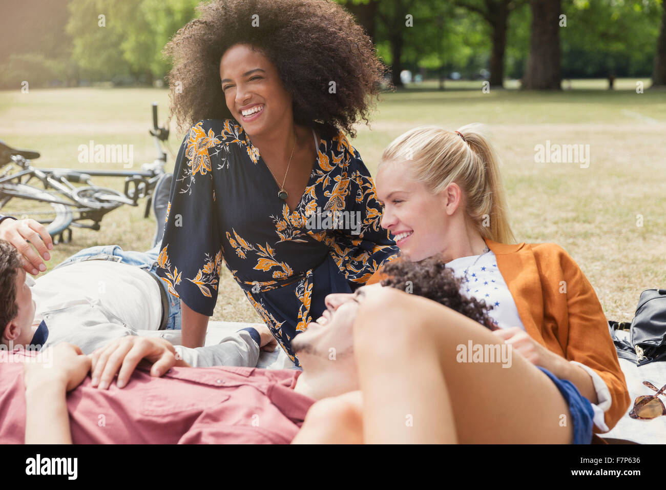 Three friends hanging out hi-res stock photography and images - Alamy