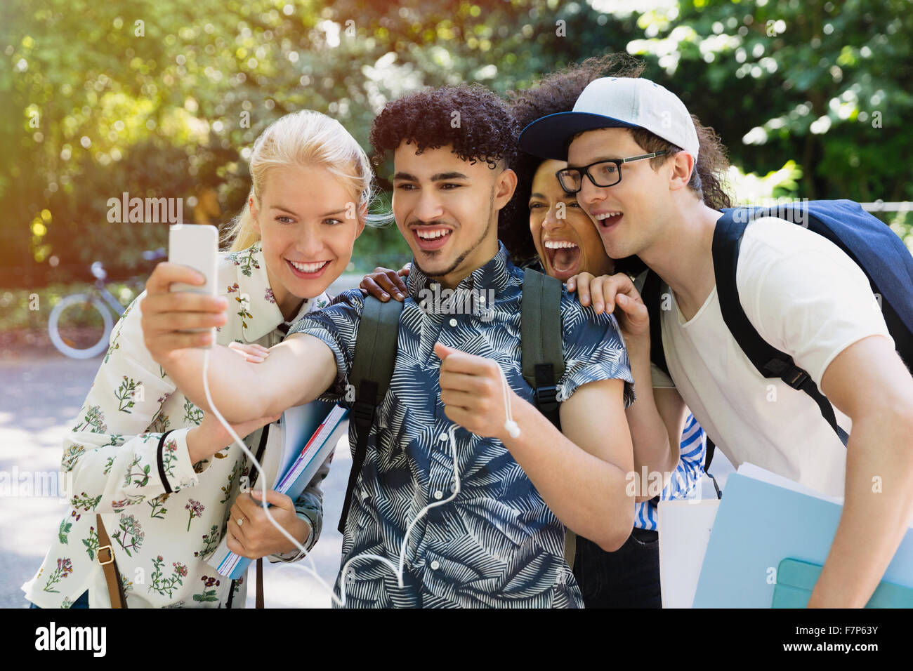 Taking selfie friend hi-res stock photography and images - Alamy