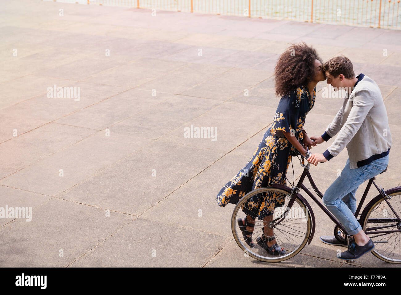 Man and woman kissing hi-res stock photography and images - Alamy