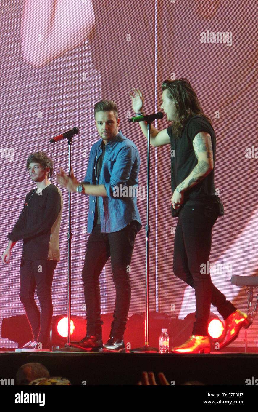 Louis tomlinson play hi-res stock photography and images - Alamy