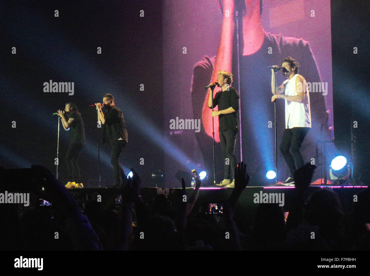One Direction play their last concert before a planned hiatus in ...