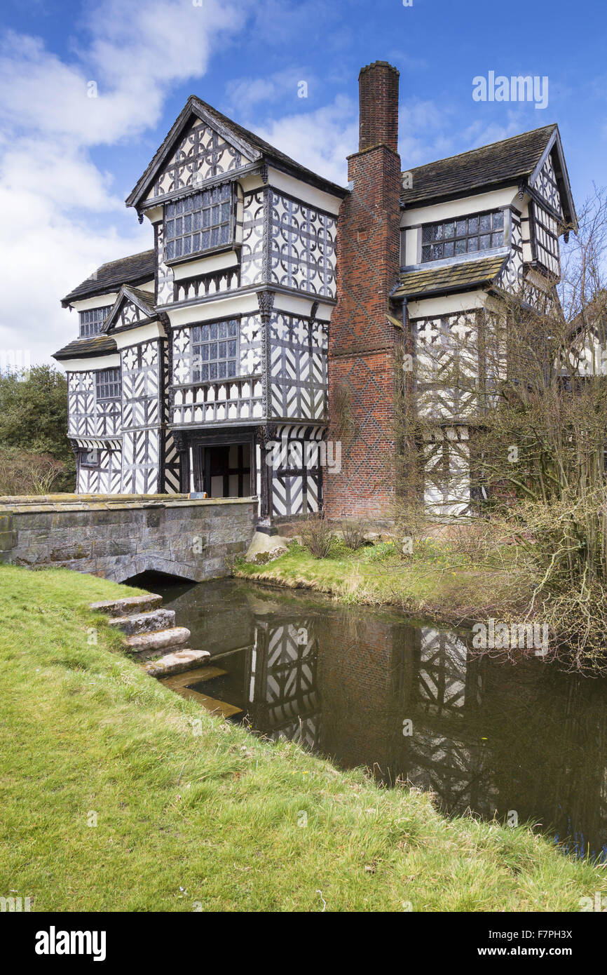 Little moreton hall hi-res stock photography and images - Alamy