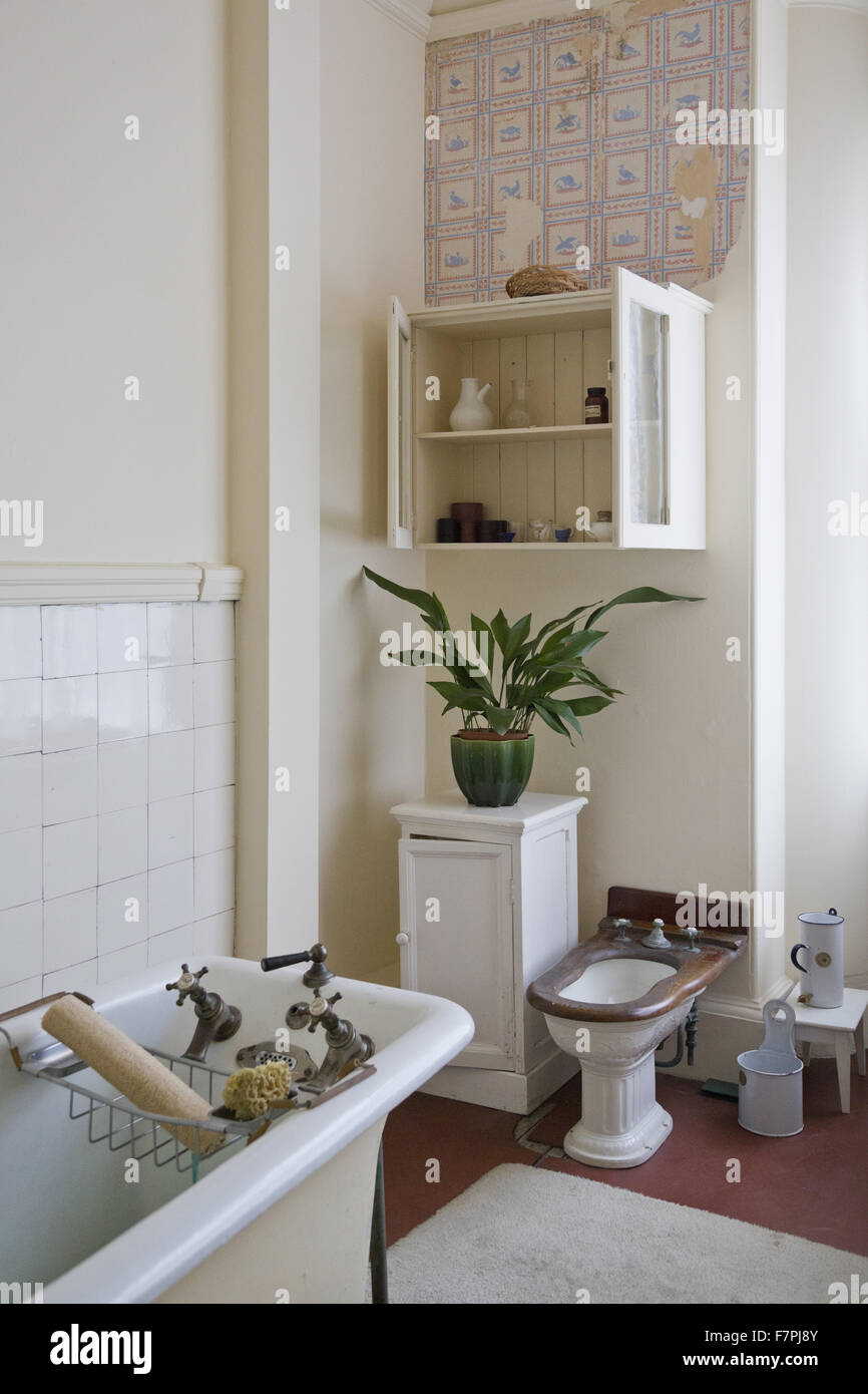 Cragside house interior hi-res stock photography and images - Alamy