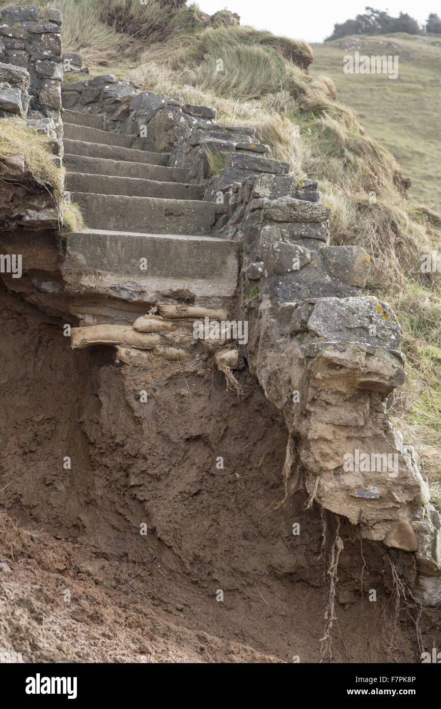 Collapsed stairs hi-res stock photography and images - Alamy