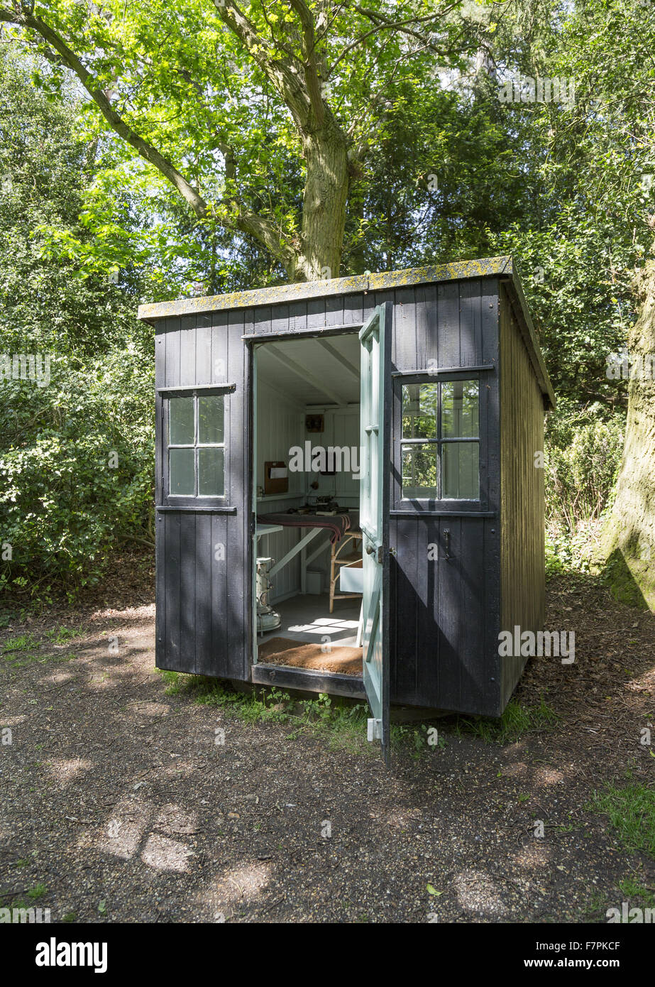 The writing shed at Shaw's Corner, Hertfordshire Stock Photo - Alamy