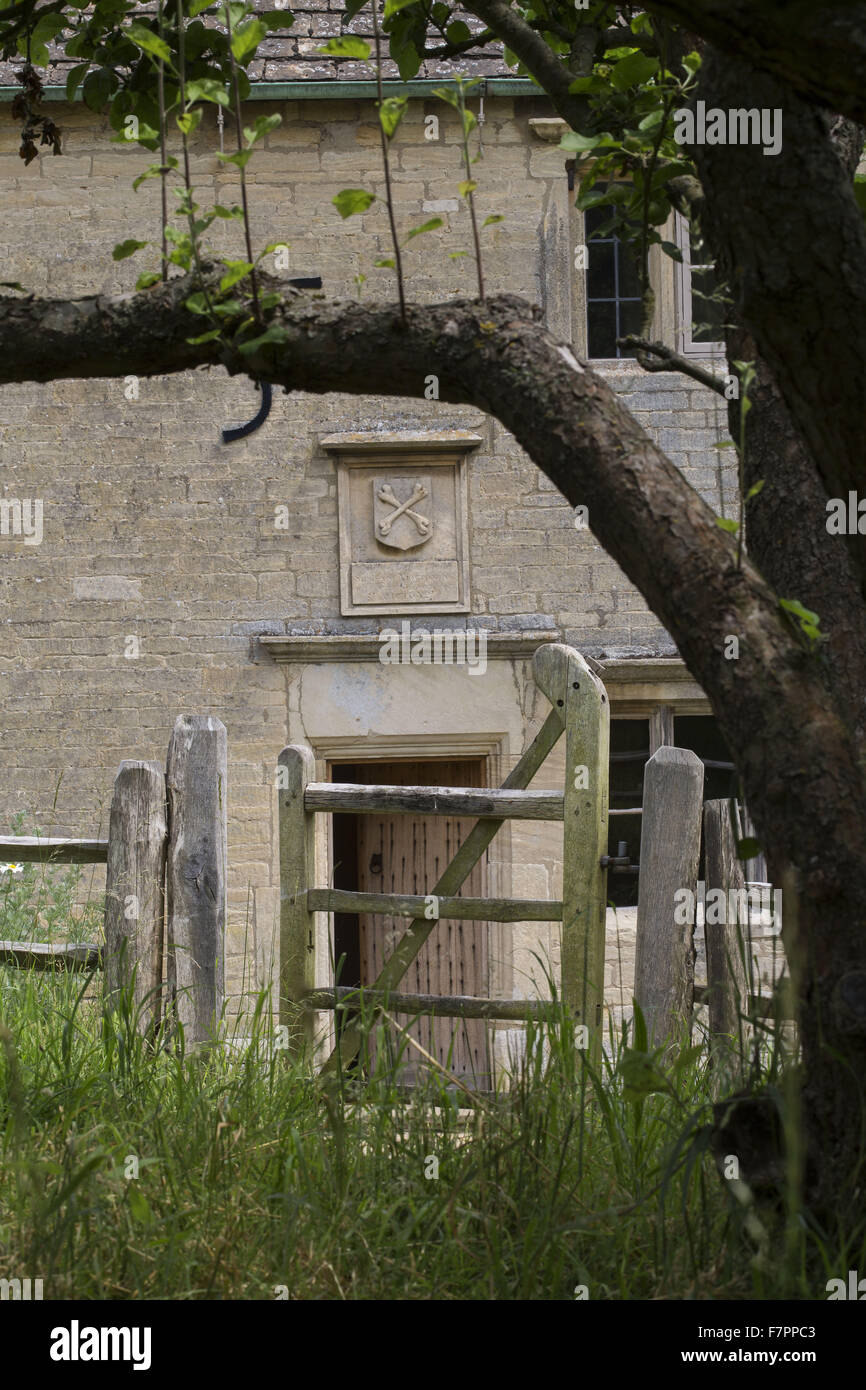 Tree woolsthorpe manor hi-res stock photography and images - Alamy
