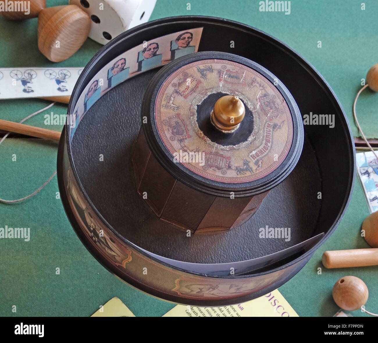 Early motion picture device hi-res stock photography and images - Alamy