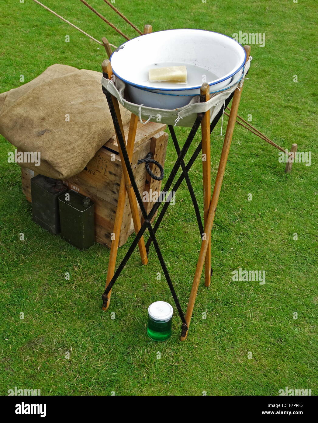 Soldiers washing hi-res stock photography and images - Alamy