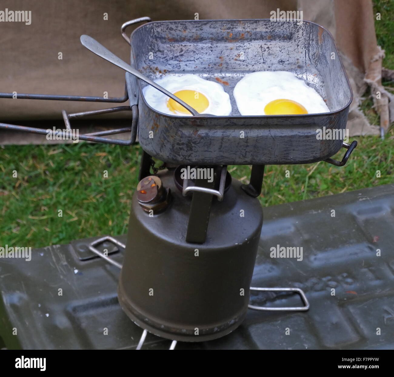 Eggs cooking on a World war two army stove Stock Photo - Alamy