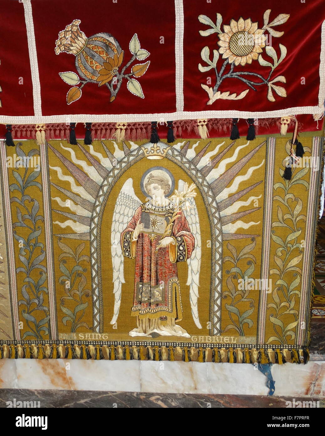 Altar angels hi-res stock photography and images - Alamy