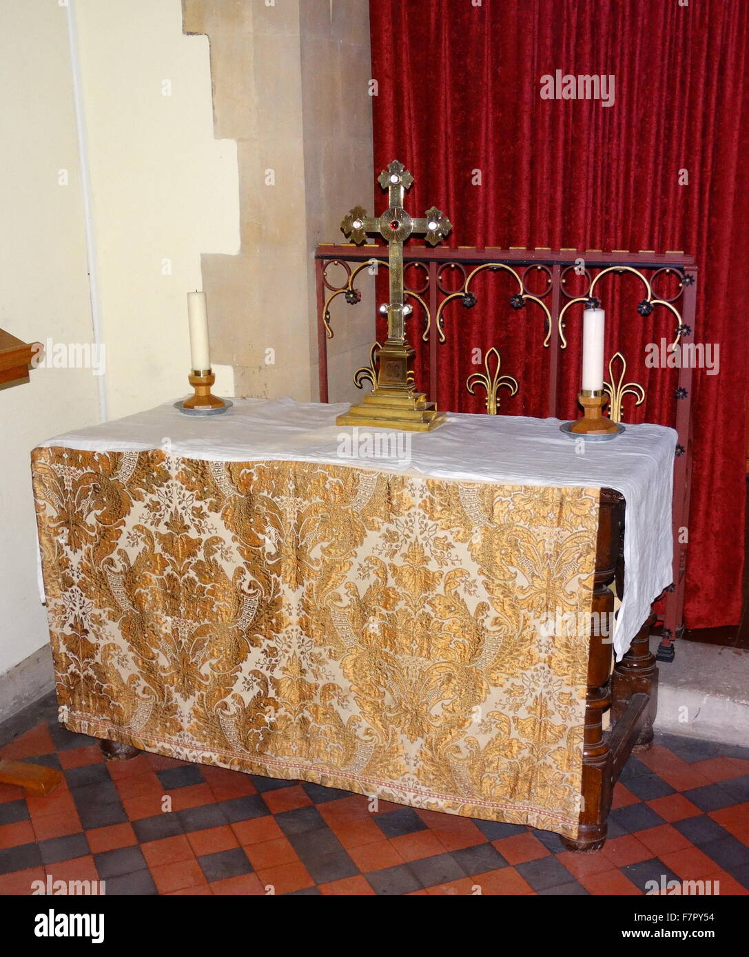 Altar angels hi-res stock photography and images - Alamy