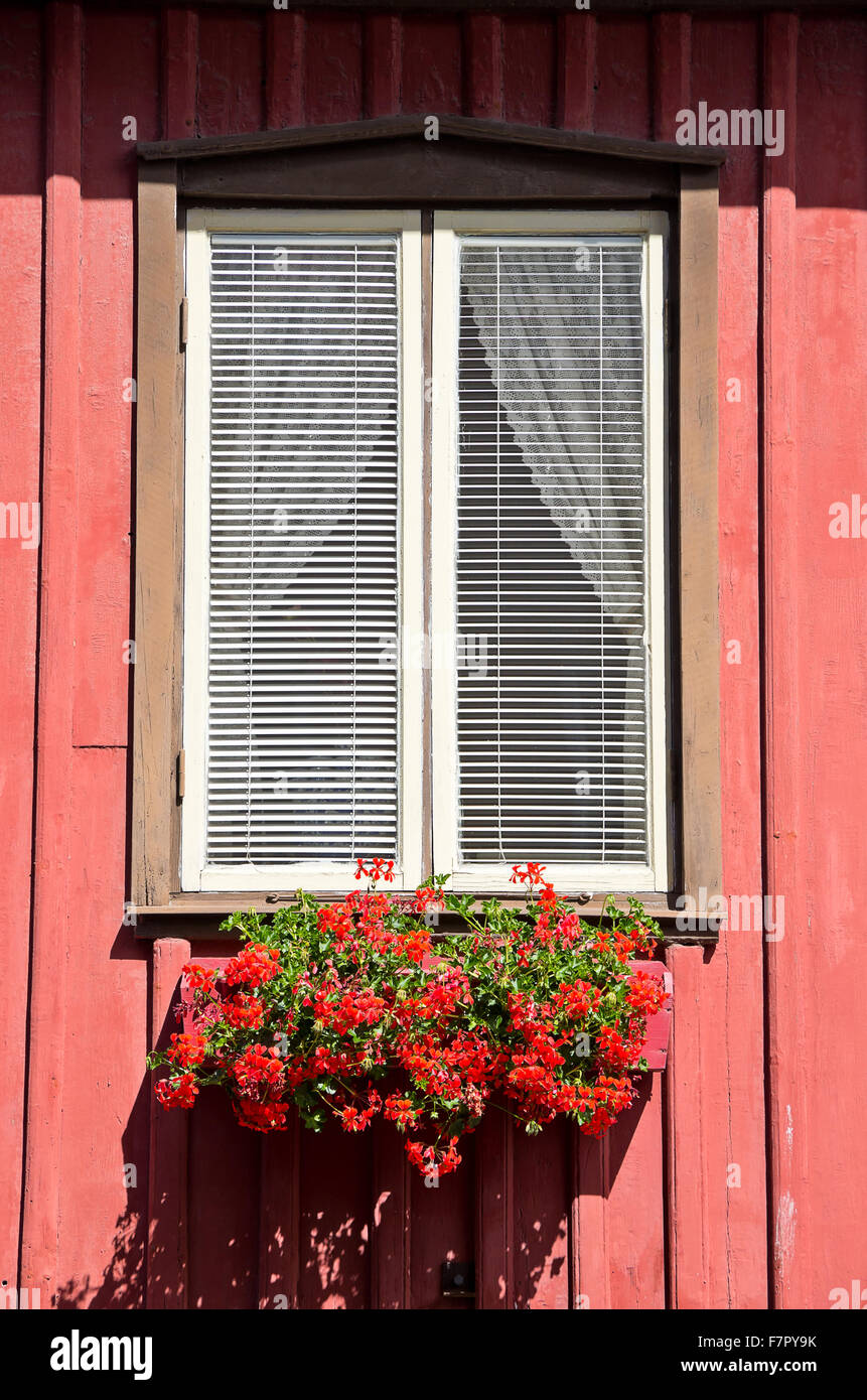 Window box cottage hi-res stock photography and images - Alamy