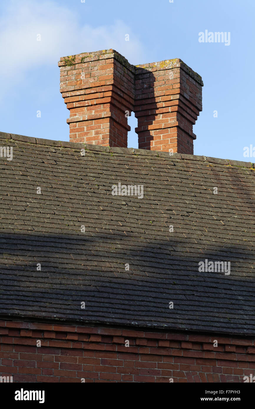 Elizabethan chimneys uk hi-res stock photography and images - Alamy