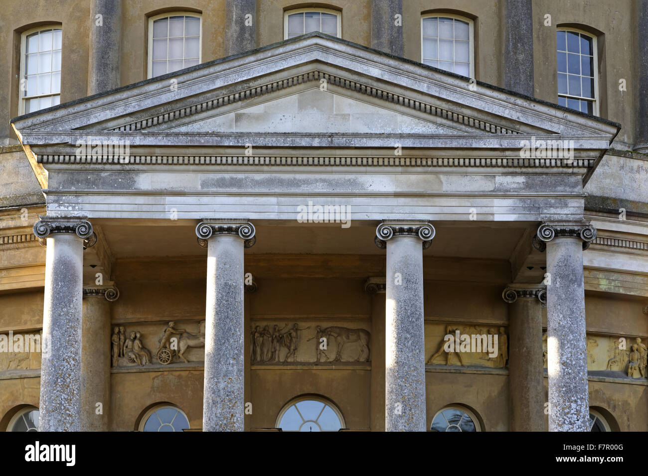 Neoclassical front portico hi-res stock photography and images - Alamy