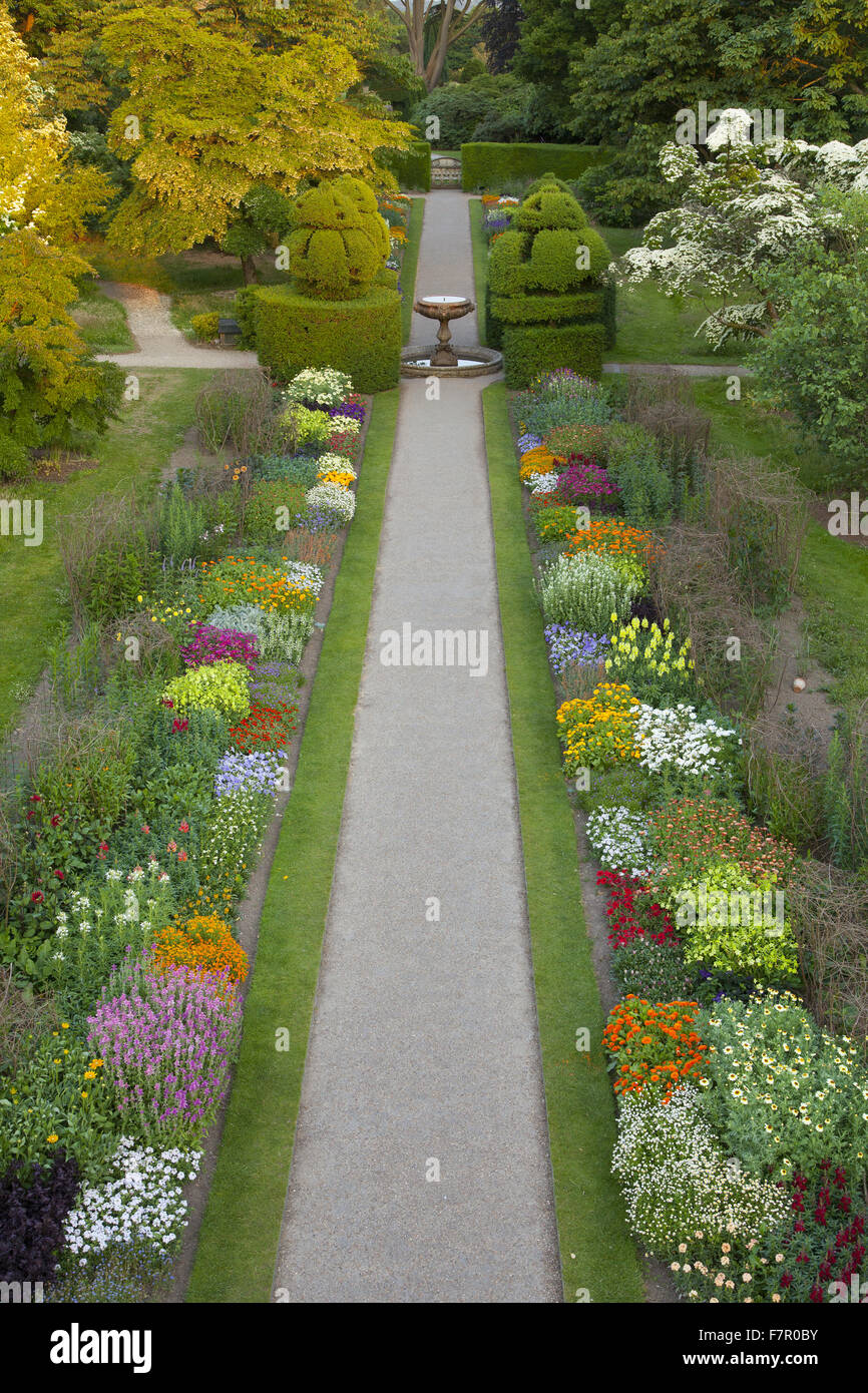 June borders hi-res stock photography and images - Alamy