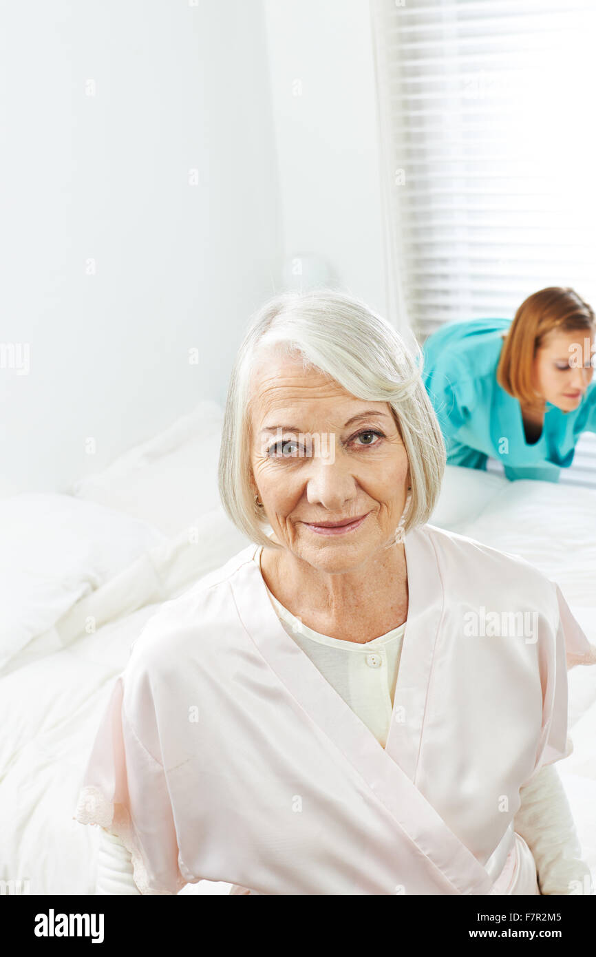 Woman Changing Sheets High Resolution Stock Photography and Images - Alamy
