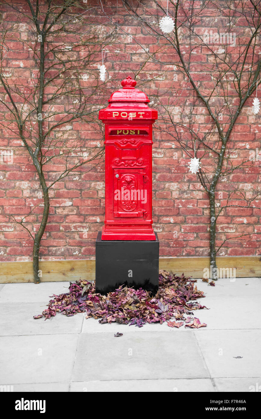 Postbox Christmas High Resolution Stock Photography and Images - Alamy