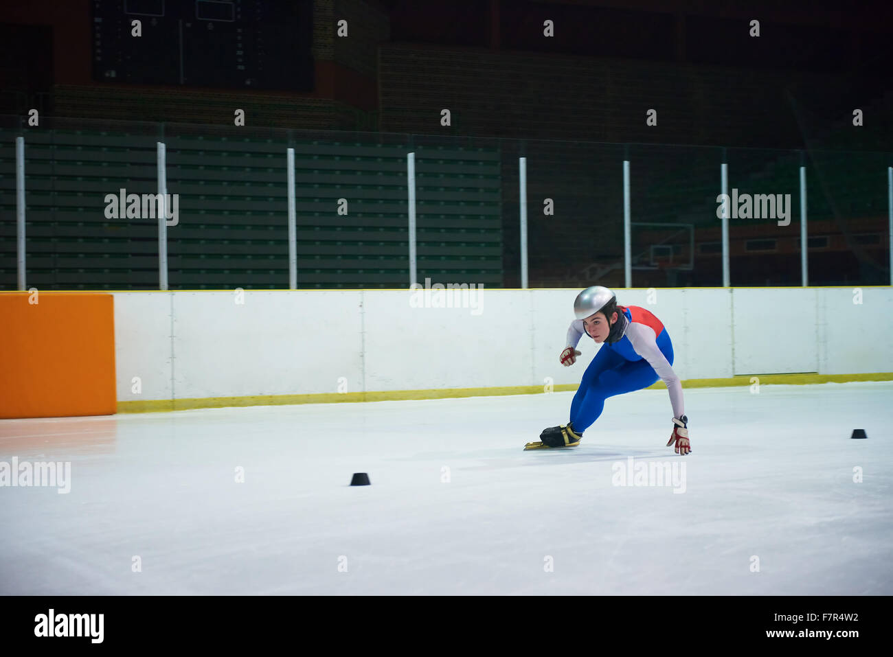 Short track speed skating training hi-res stock photography and images ...
