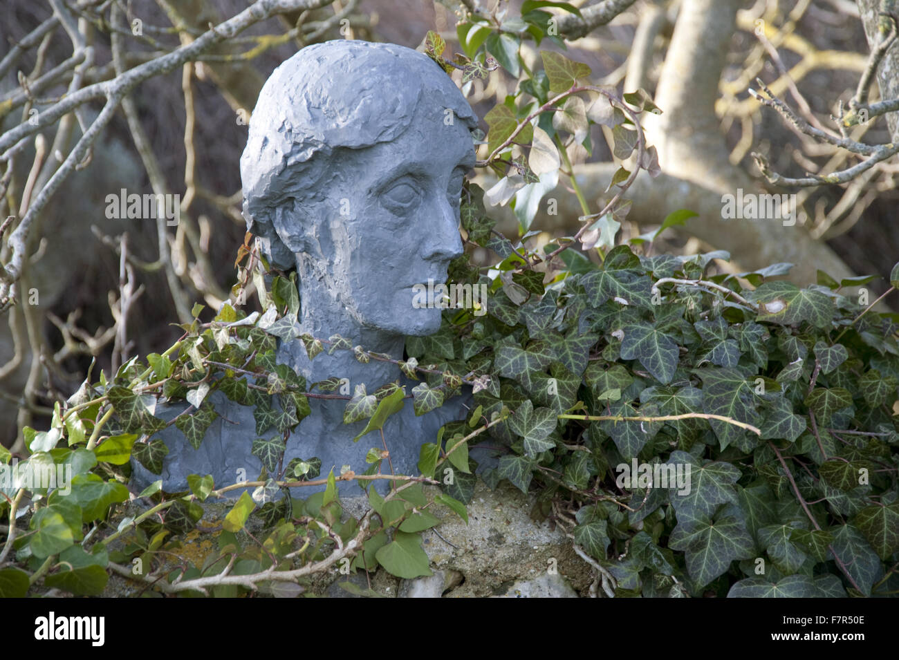 Virginia woolf statue hi-res stock photography and images - Alamy