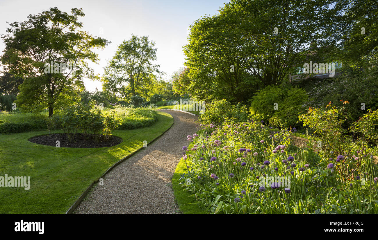 The a path in the garden at Shaw's Corner, Hertfordshire Stock Photo ...
