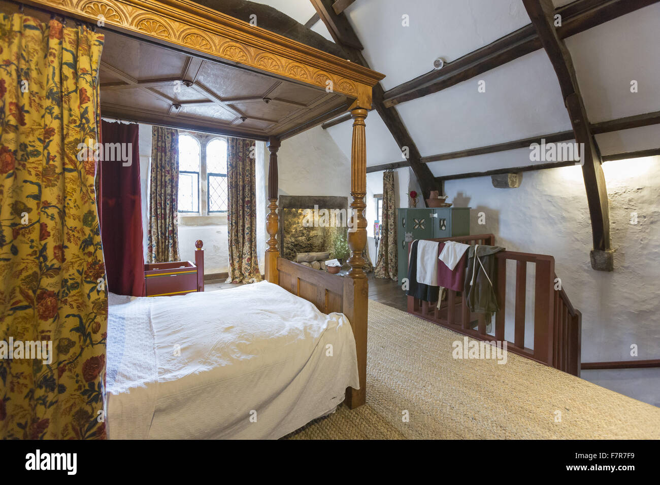 Tudor merchant's house tenby hi-res stock photography and images - Alamy