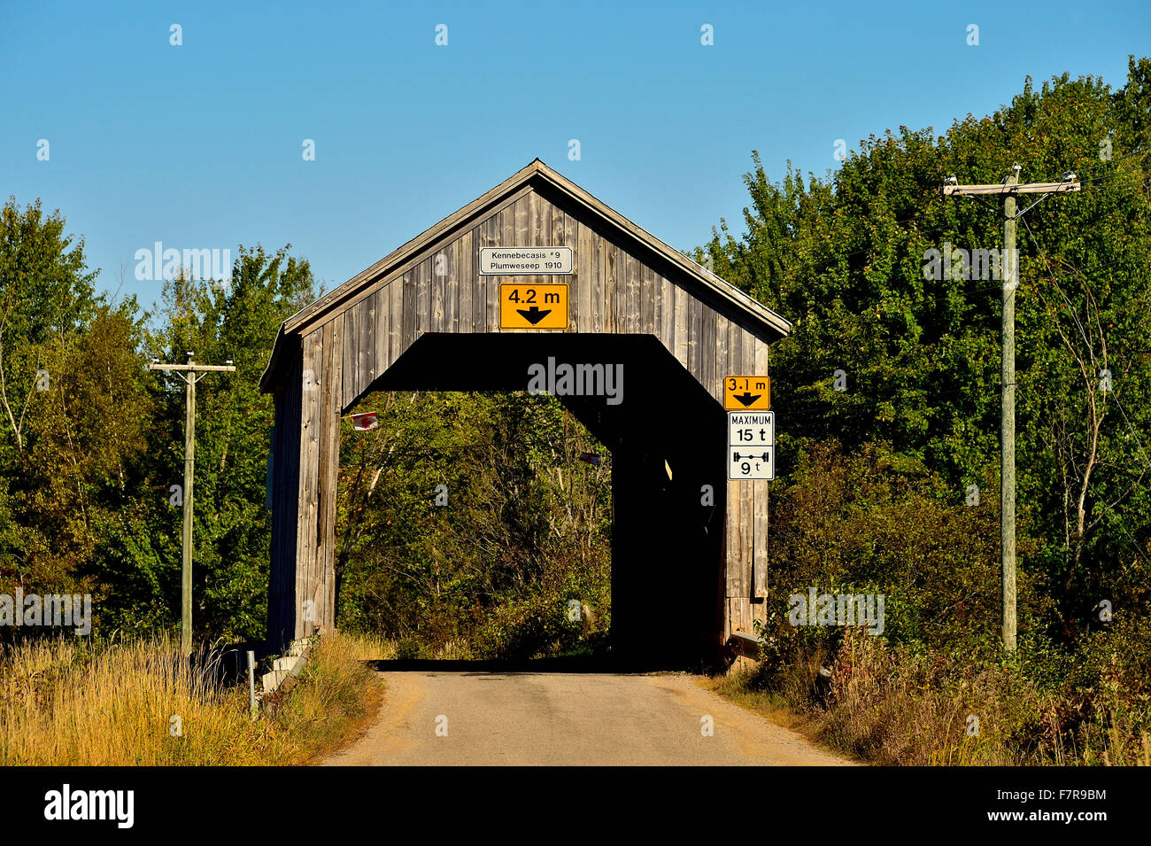 Two lane bridges hi-res stock photography and images - Alamy