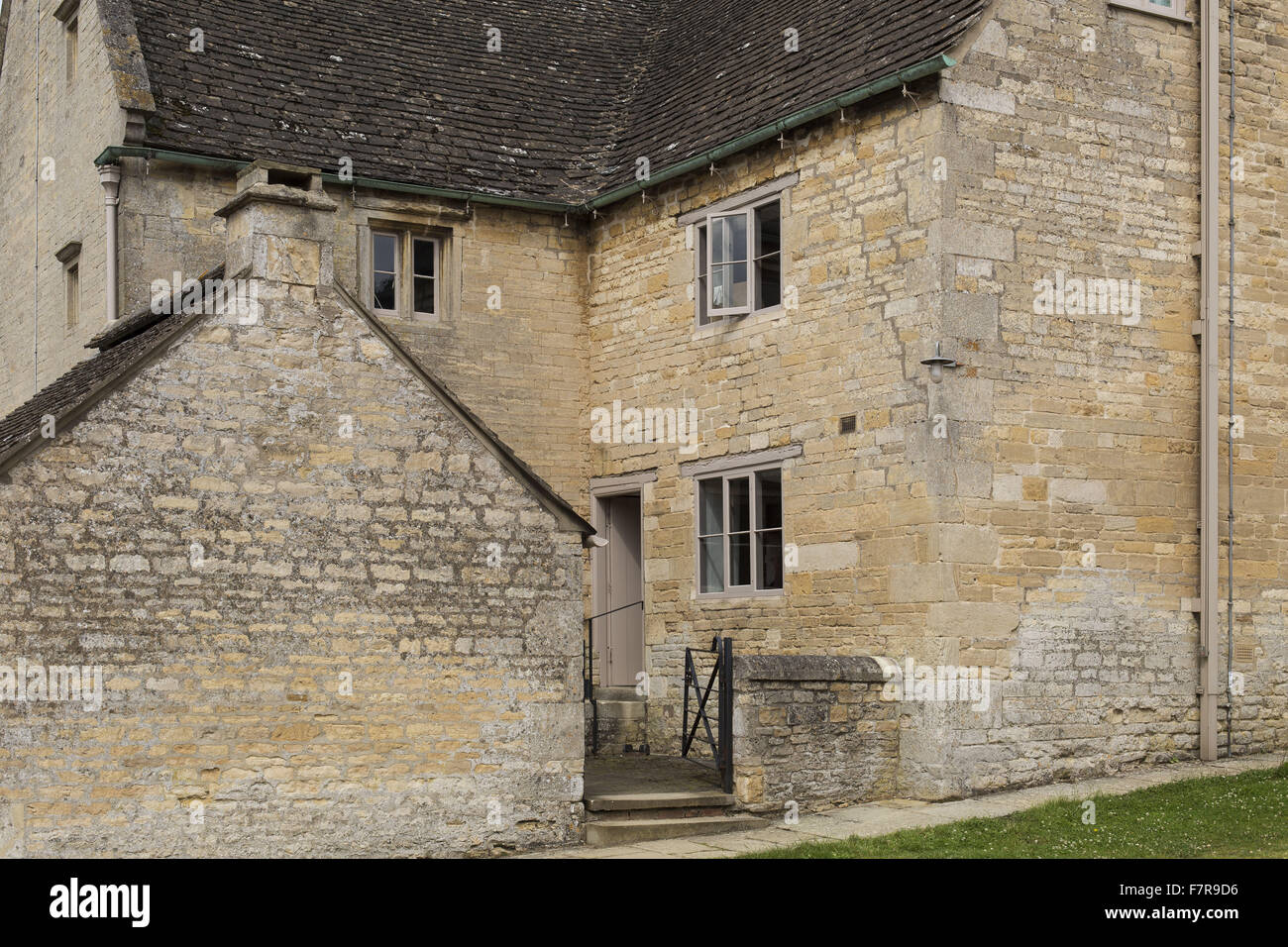 Sir isaac newton woolsthorpe manor hi-res stock photography and images ...