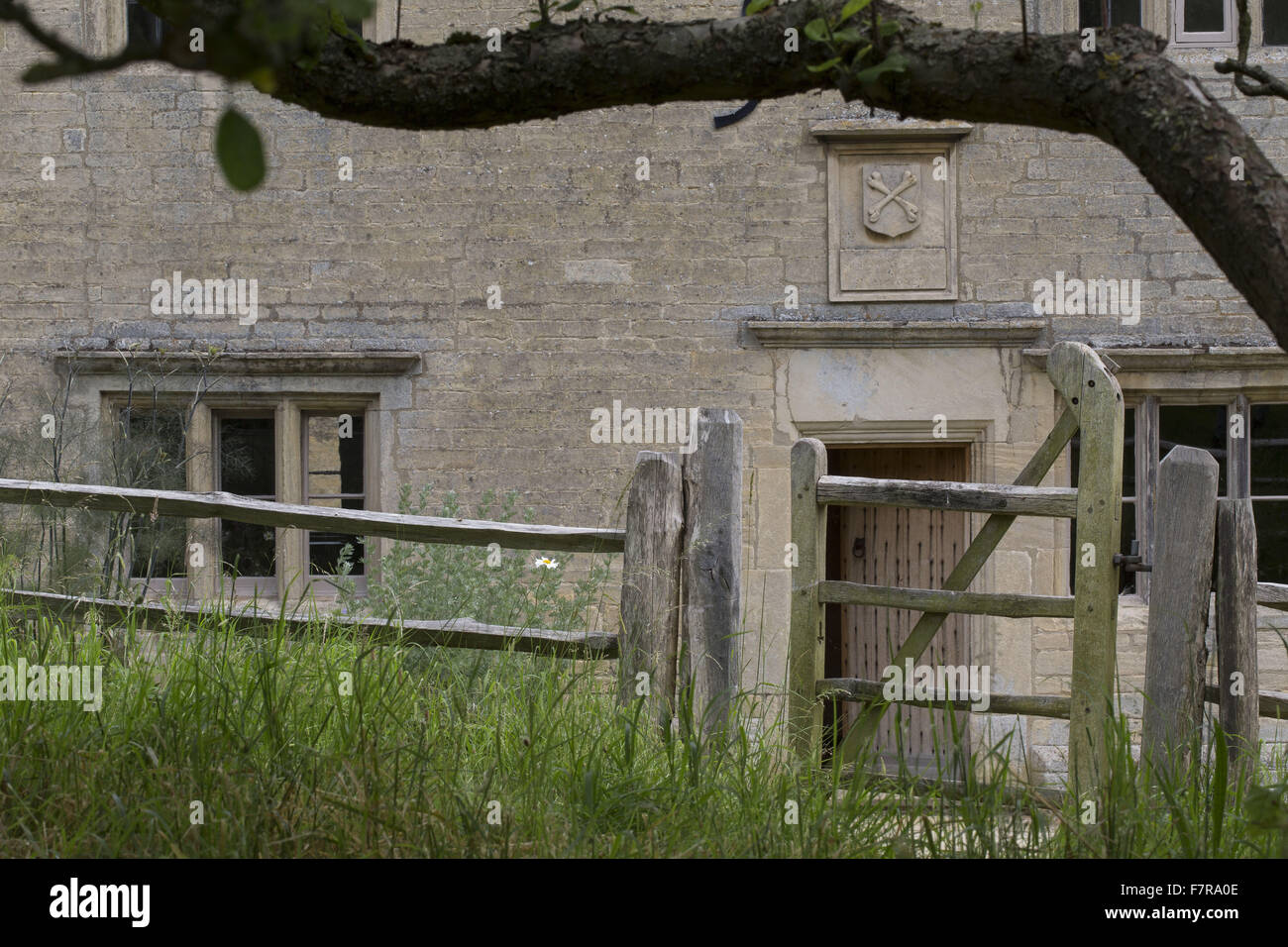 Woolsthorpe manor tree hi-res stock photography and images - Alamy