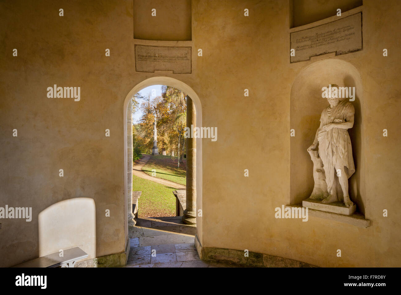 Garden stowe temple ancient virtue hi-res stock photography and images ...