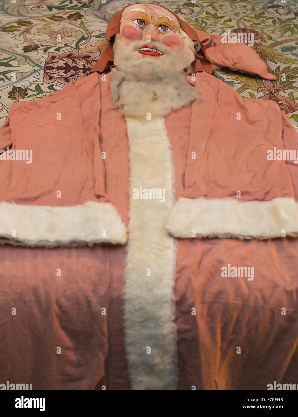Father christmas costume hi-res stock photography and images - Alamy