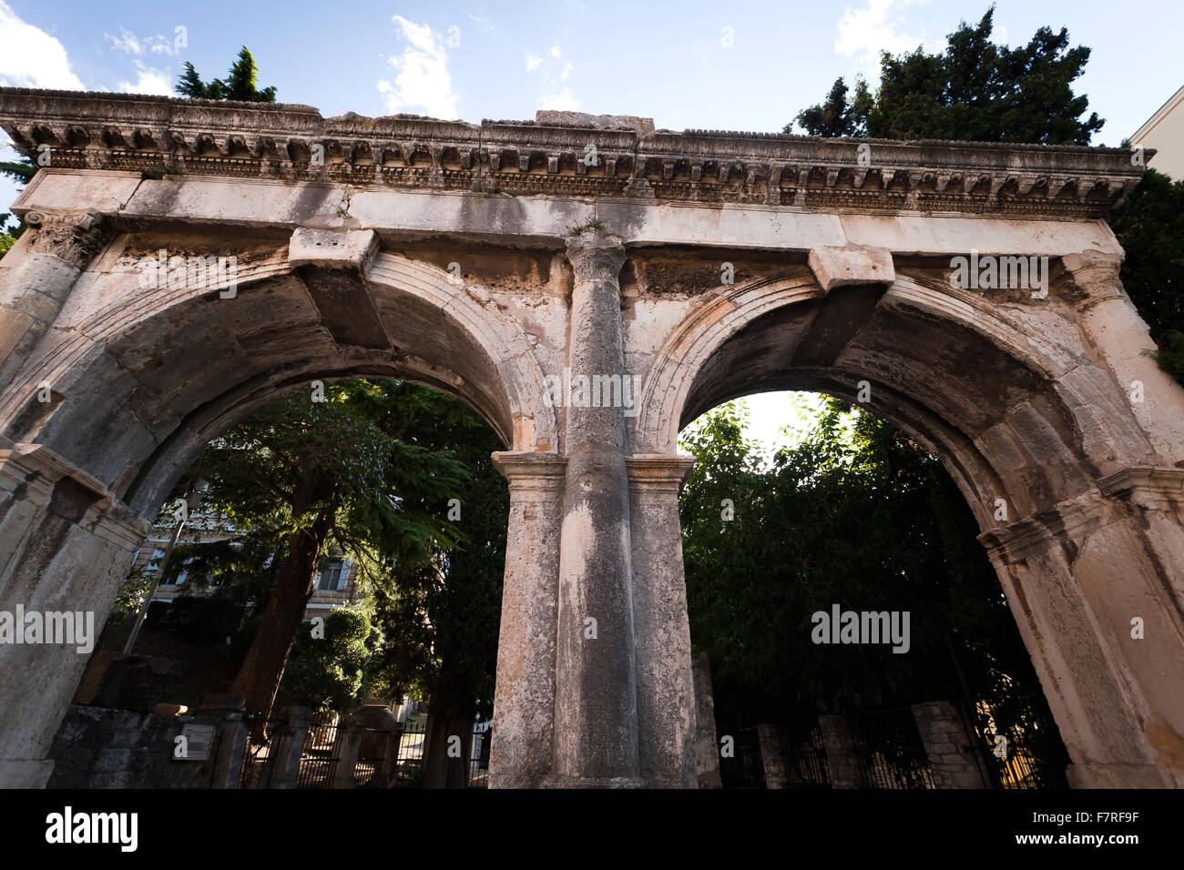 Double brick arch hi-res stock photography and images - Alamy