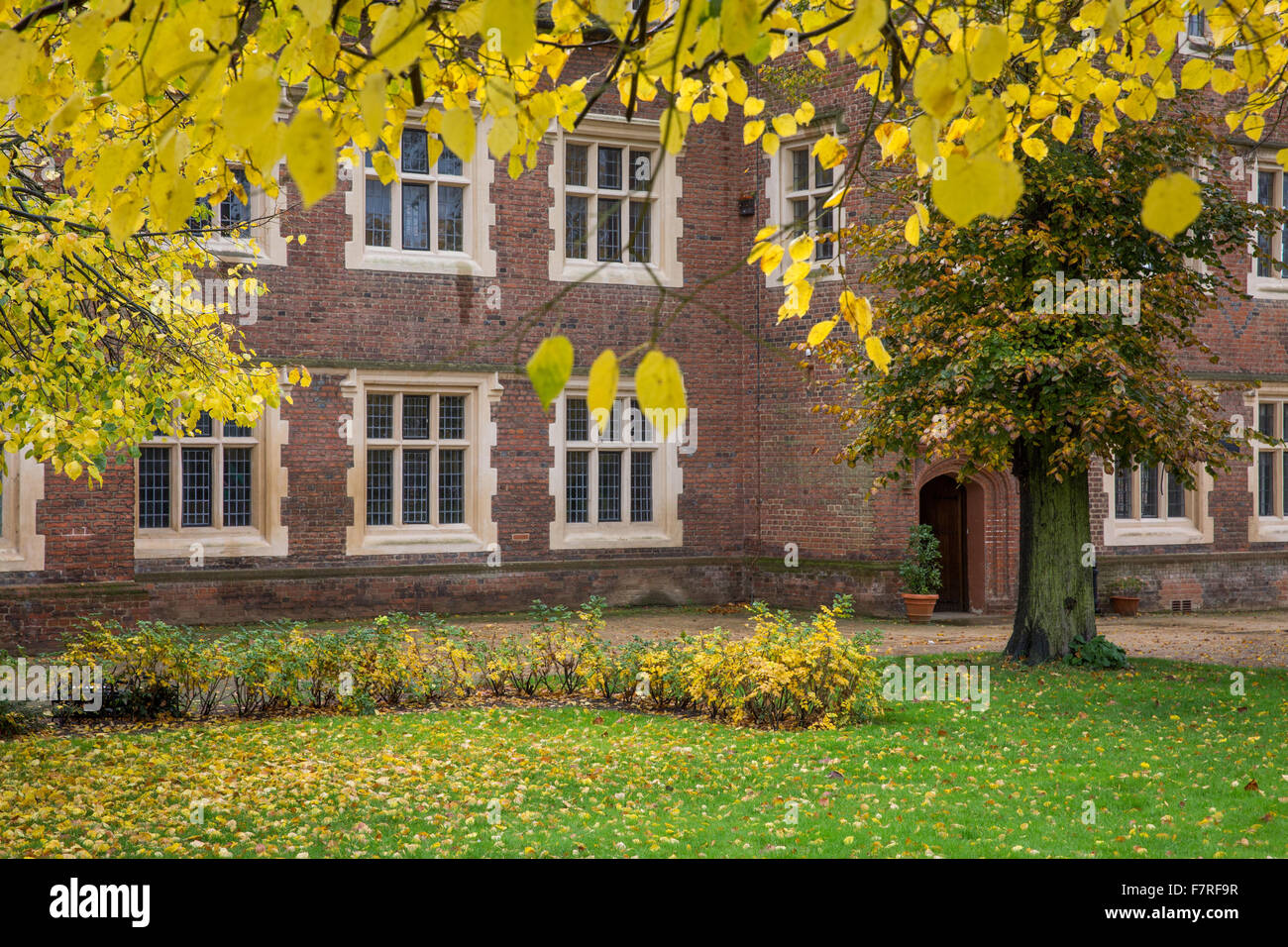Red brick manor hi-res stock photography and images - Alamy