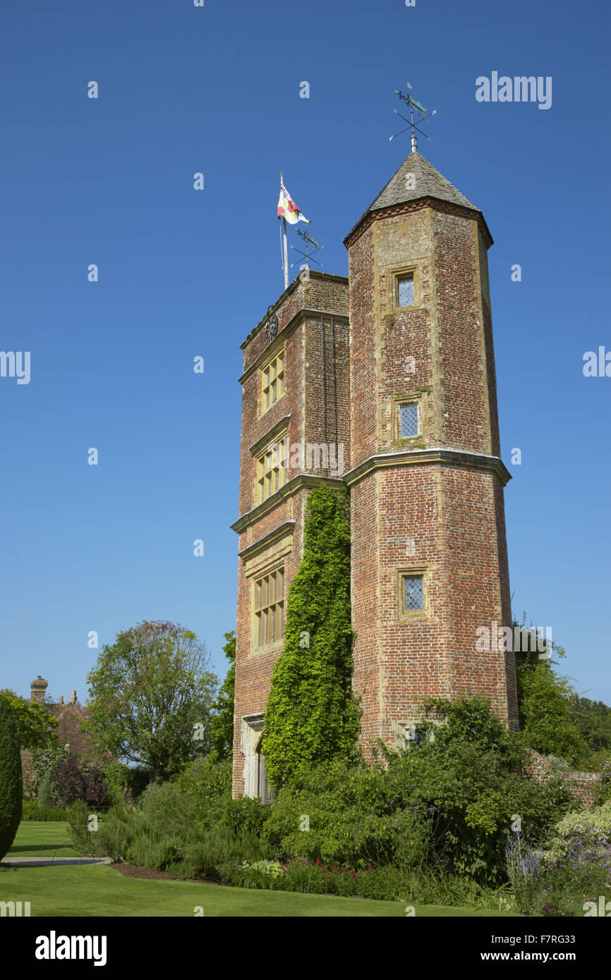 Sissinghurst Castle Garden, Kent. Sissinghurst has a world-famous ...