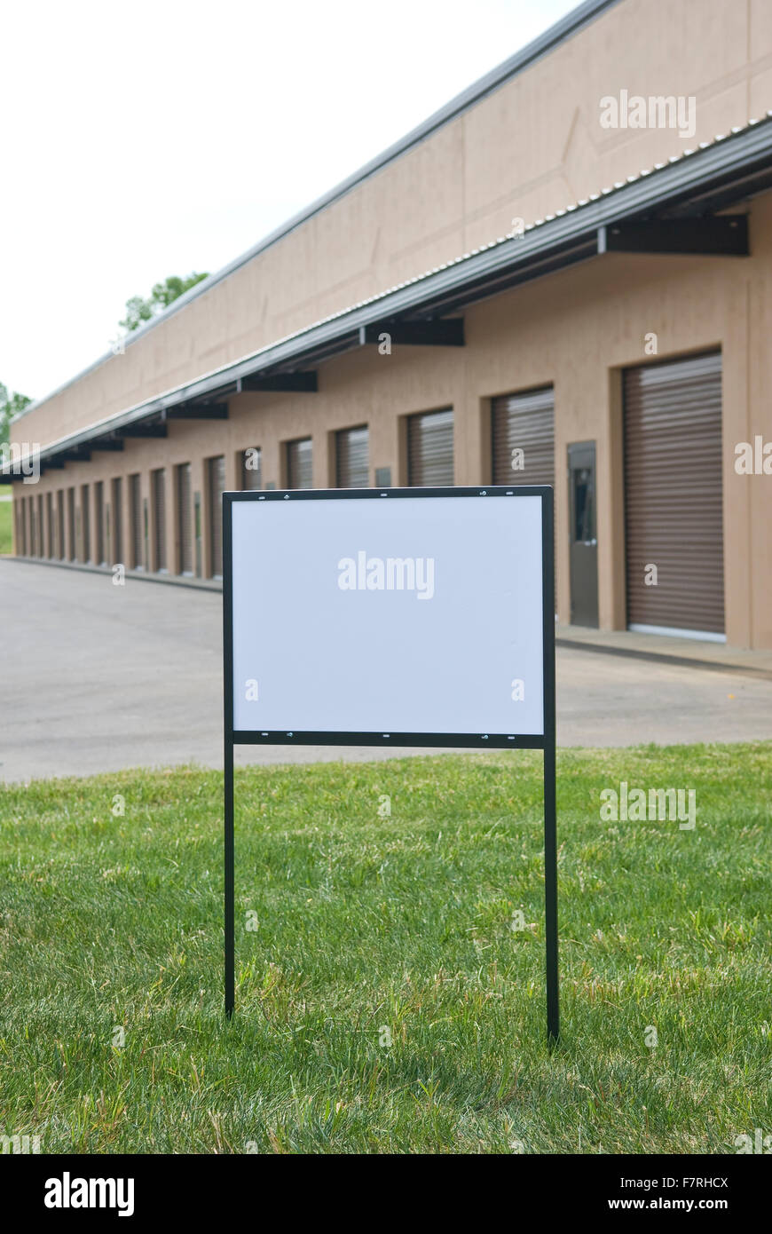 Warehouse exterior front hi-res stock photography and images - Alamy