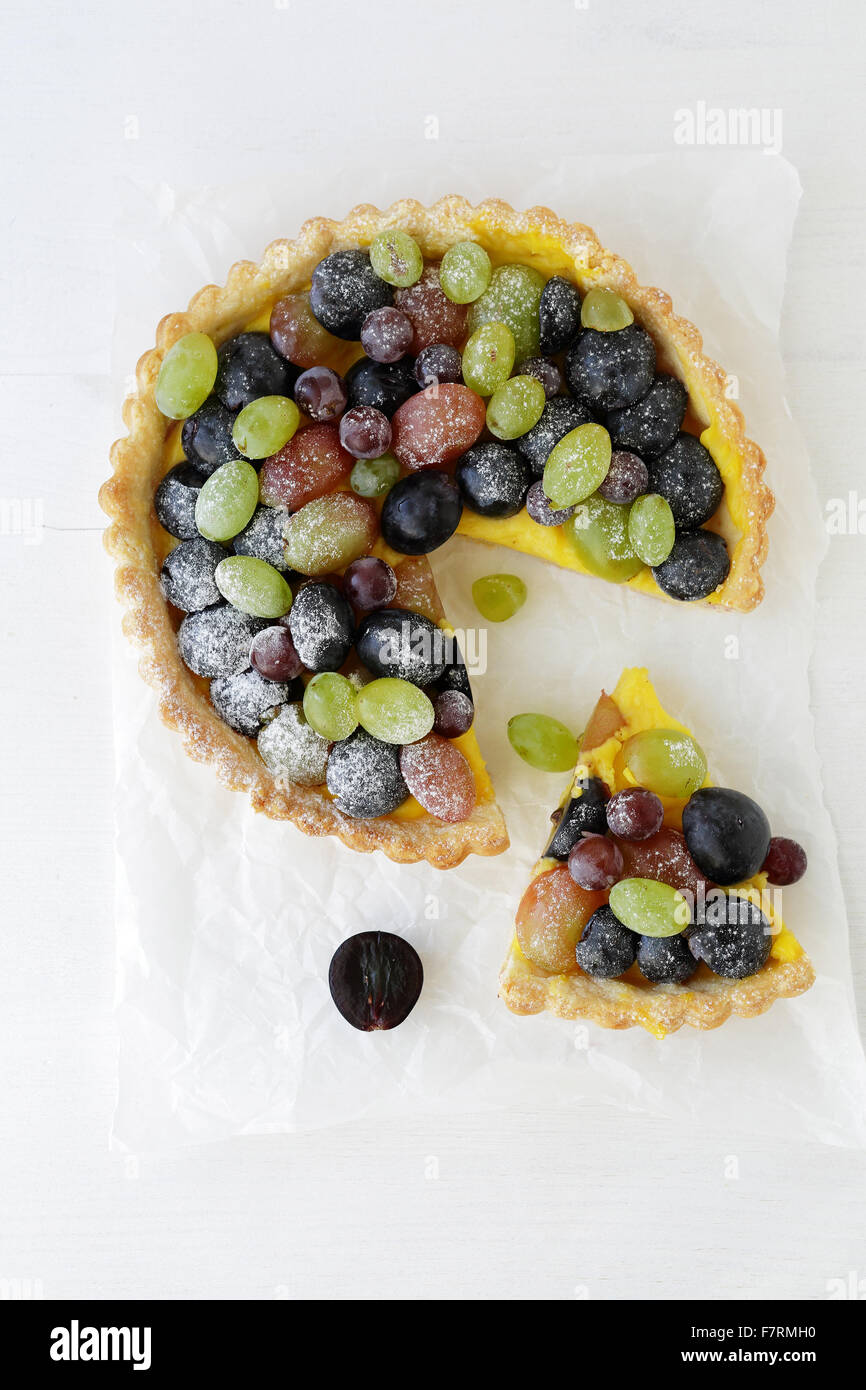 Mini grapes fruit tart hi-res stock photography and images - Alamy