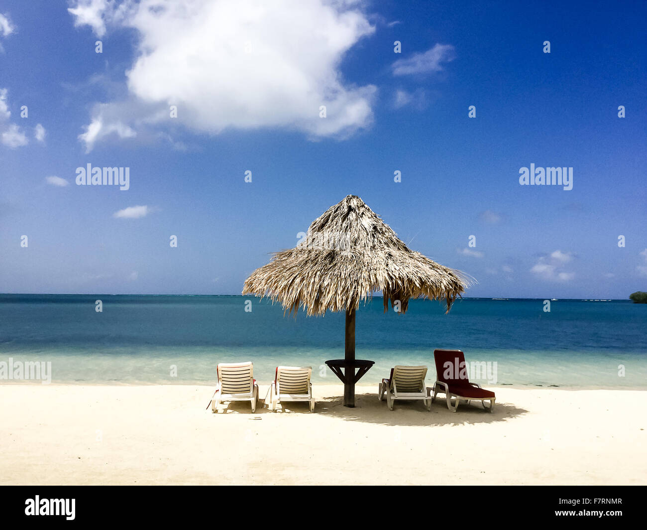 Thatch caye hi-res stock photography and images - Alamy