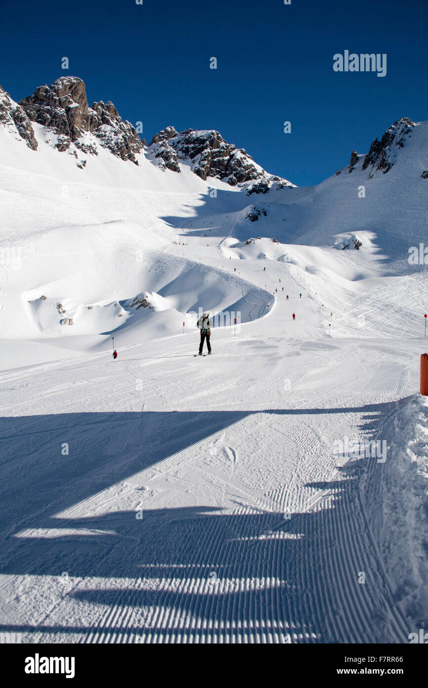 skiers and snowboarders descending The Valfagehrjoch ski piste beneath ...