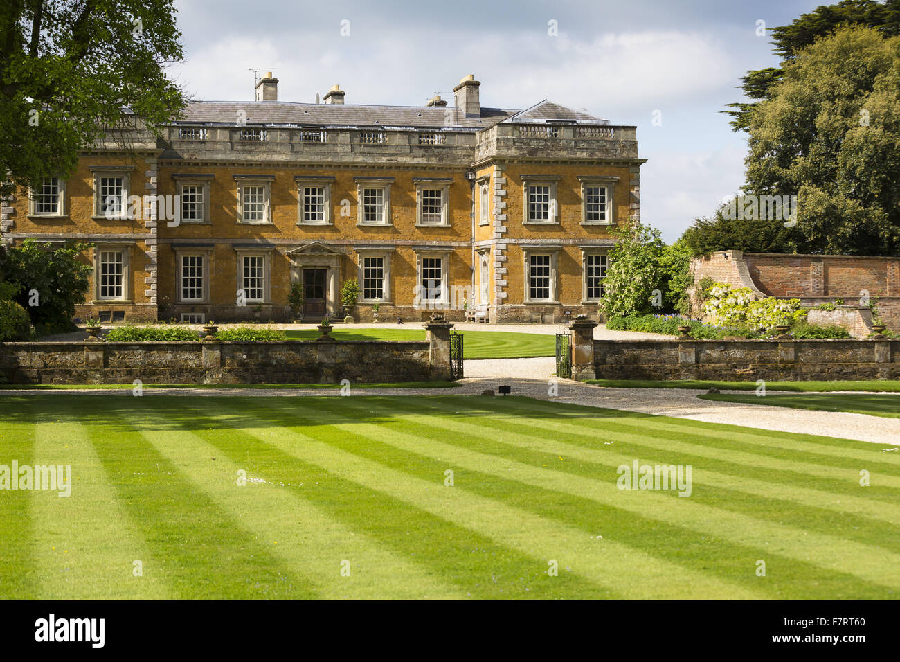 Farnborough library hi-res stock photography and images - Alamy