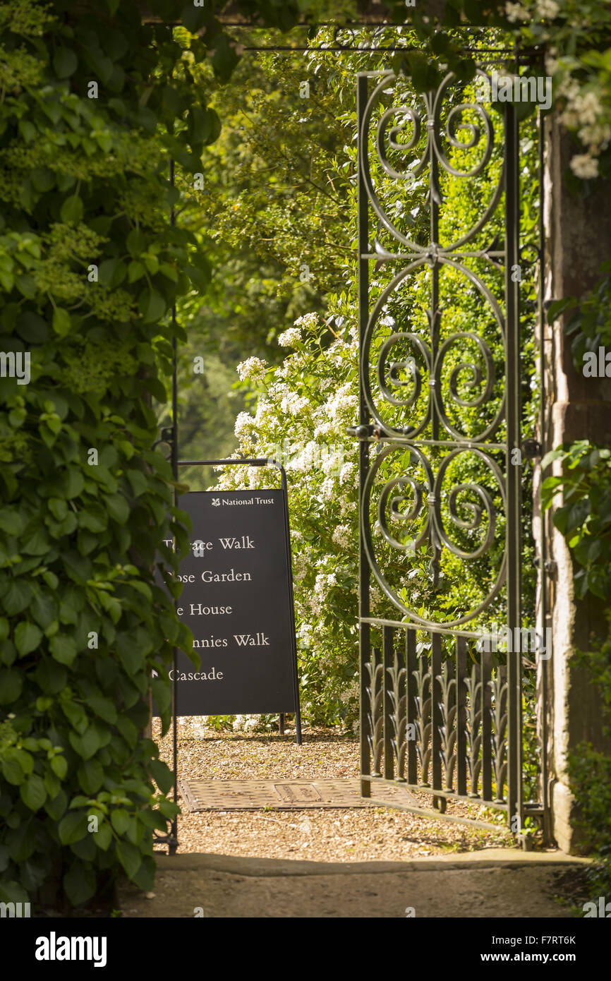Farnborough library hi-res stock photography and images - Alamy