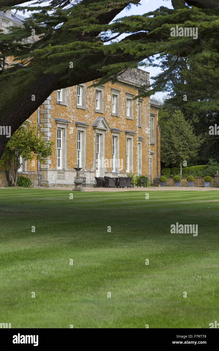 Farnborough library hi-res stock photography and images - Alamy