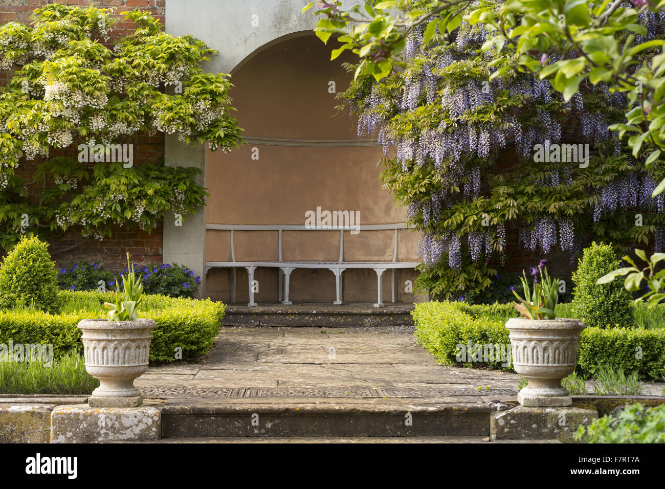 Farnborough library hi-res stock photography and images - Alamy