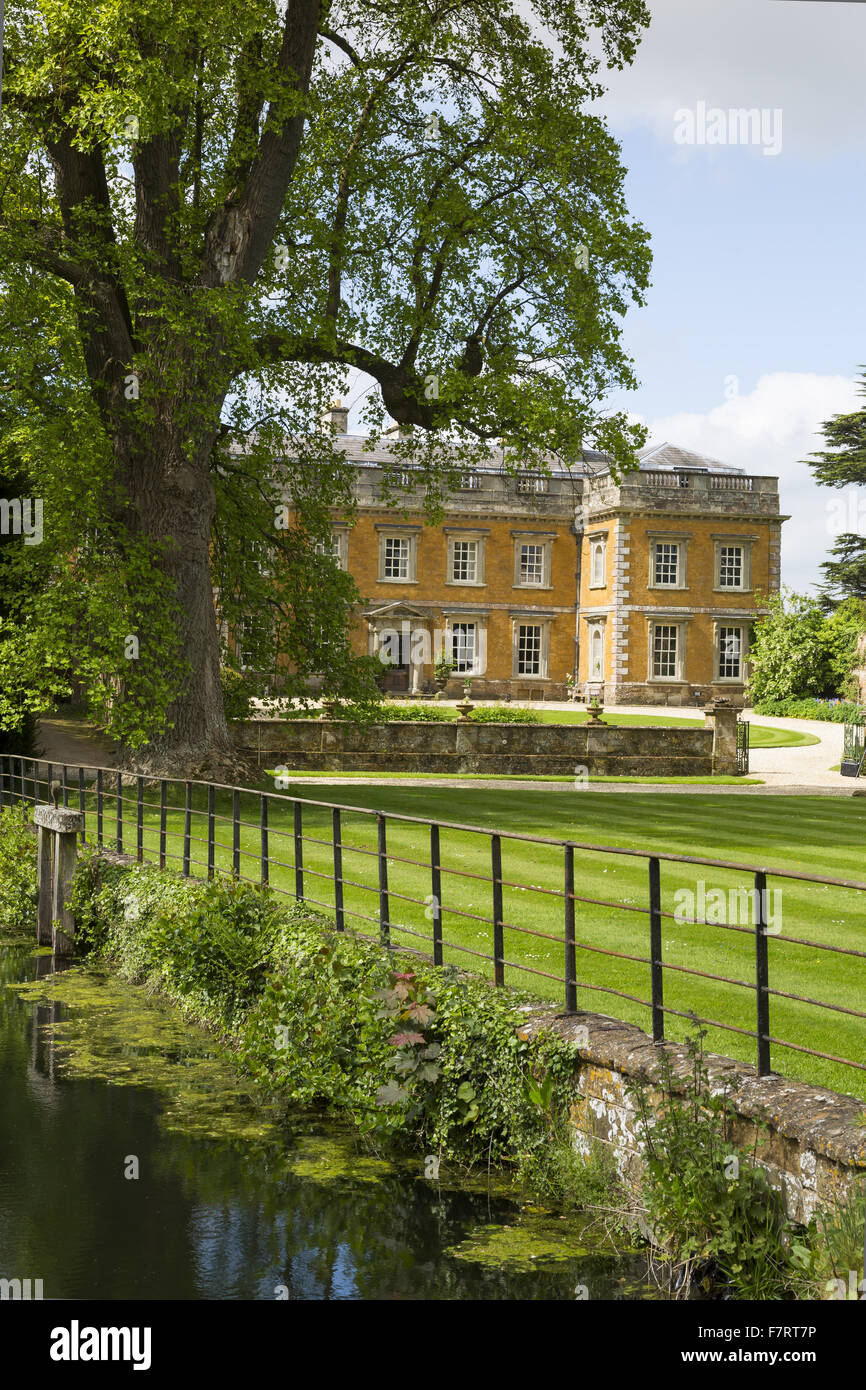 Farnborough library hi-res stock photography and images - Alamy