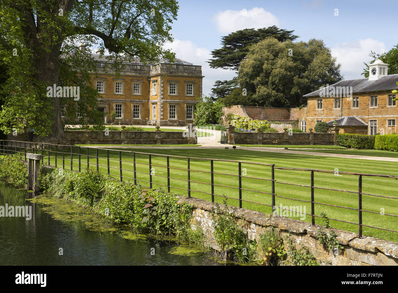 Farnborough library hi-res stock photography and images - Alamy