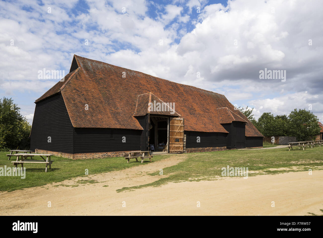 Grange Barn, Essex. One of Europe's oldest timber-framed buildings ...
