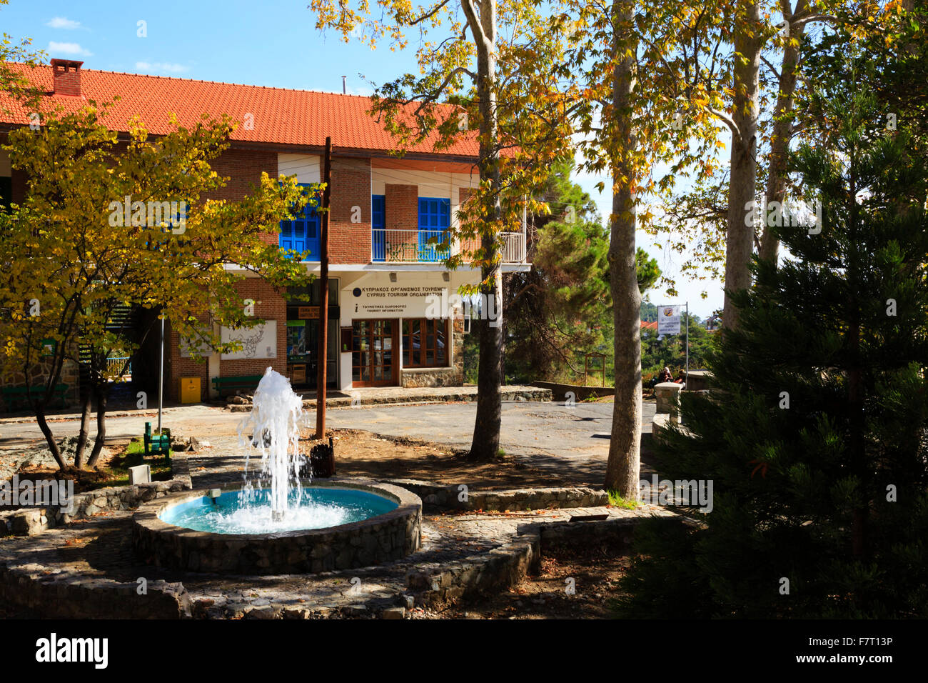 Village square hi-res stock photography and images - Alamy