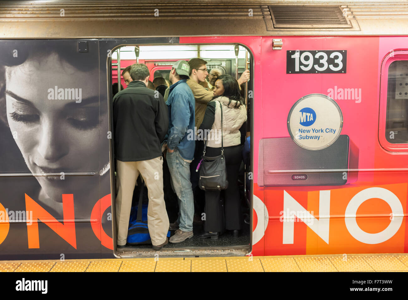 Travelers crowd the 42nd Street Shuttle in Grand Central Terminal in ...