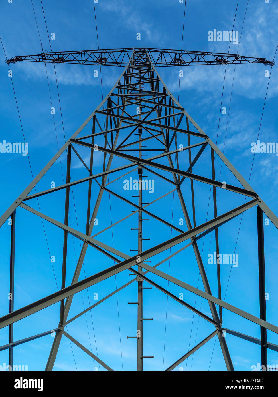 Overhead line mast hi-res stock photography and images - Alamy