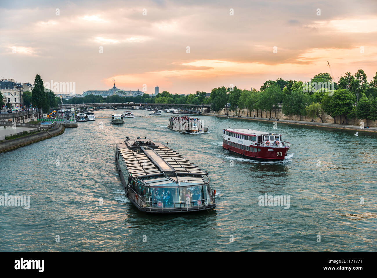 The seine sunset hi-res stock photography and images - Alamy