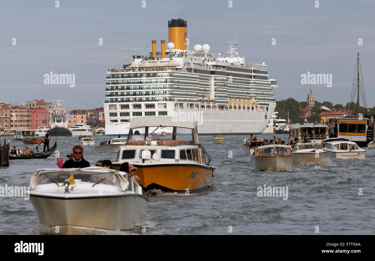 Heavy boat traffic with cruise ship in the lagoon in front of San Marco ...