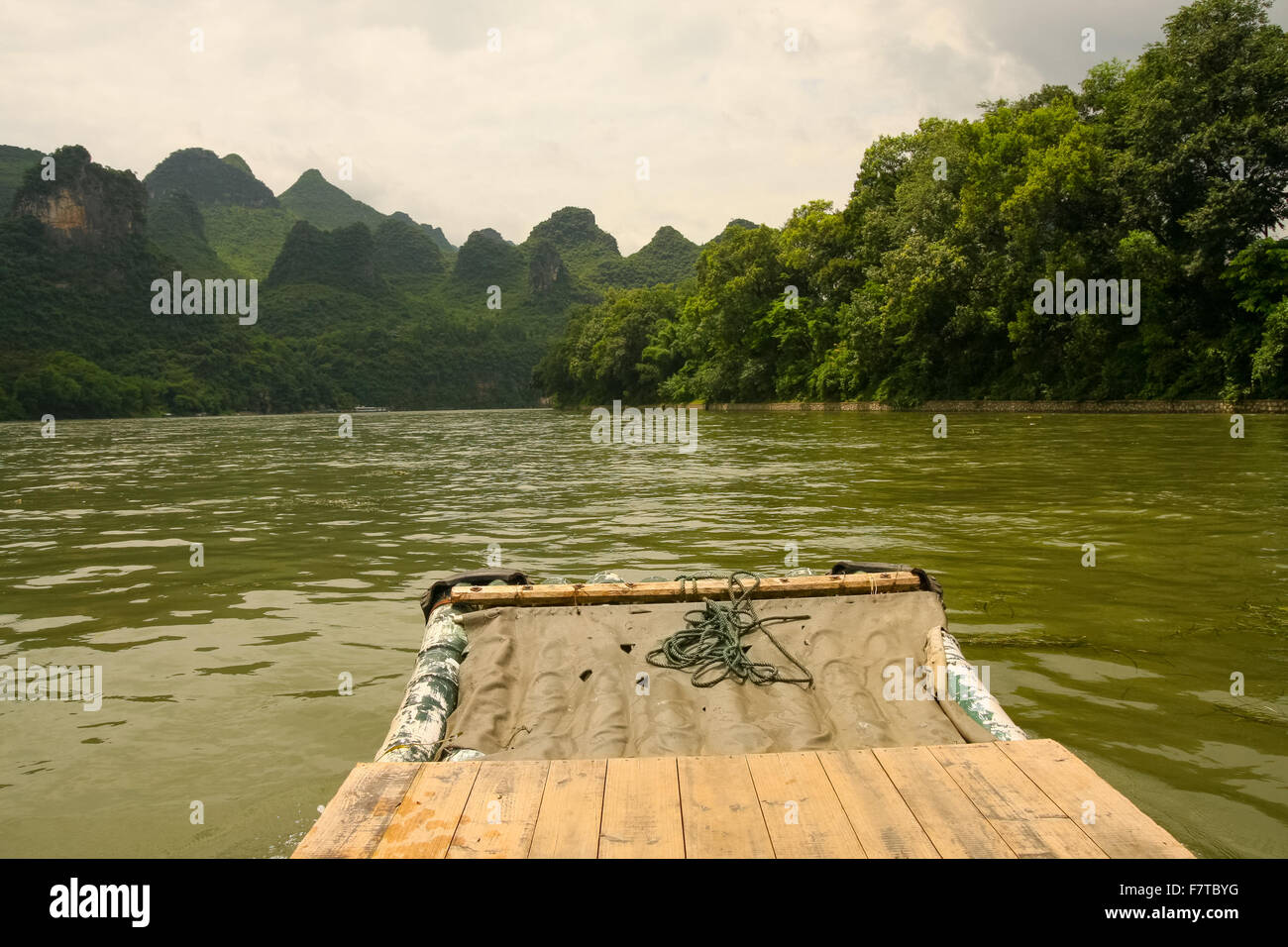 Bamboo rafting li river china Stock Photo - Alamy